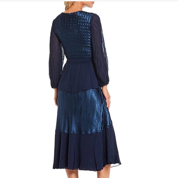 Komarov | Dresses | Nwt Komarov Long Balloon Sleeve Vneck Charmeuse ...